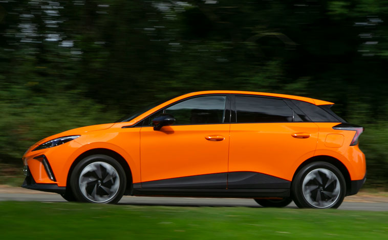 MG4 test drive and review - Carjourno